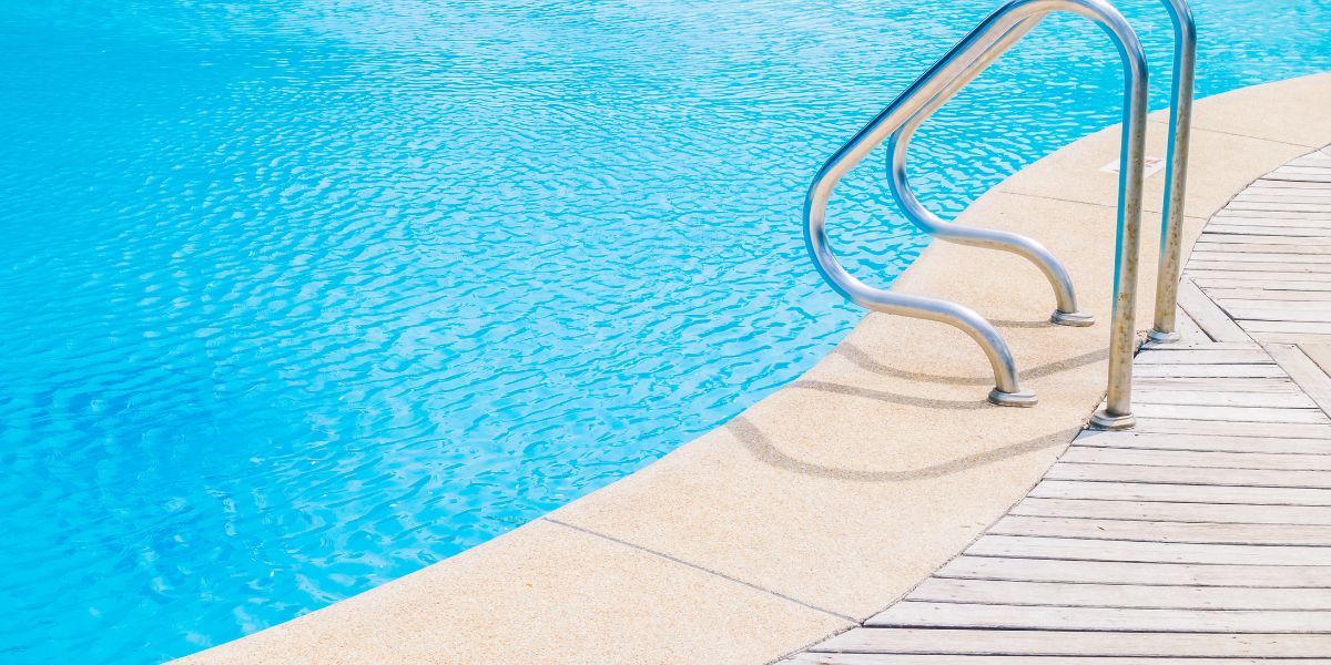 Saltwater Vs. Freshwater Pool - Which is Better and Why?